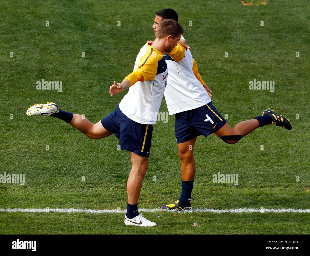 Harry kewell tim cahill hi-res stock photography and images - Alamy