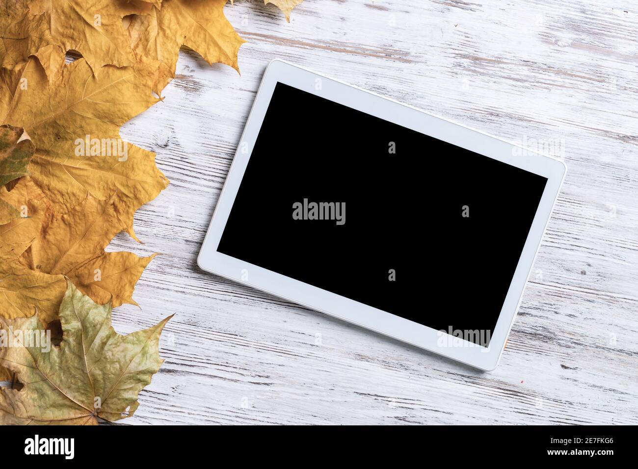 Tablet computer with blank screen on desk Stock Photo - Alamy