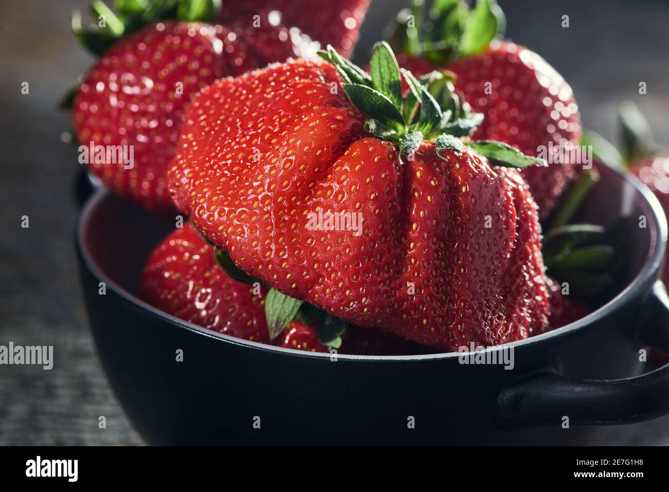 Ugly strawberries hi-res stock photography and images - Alamy