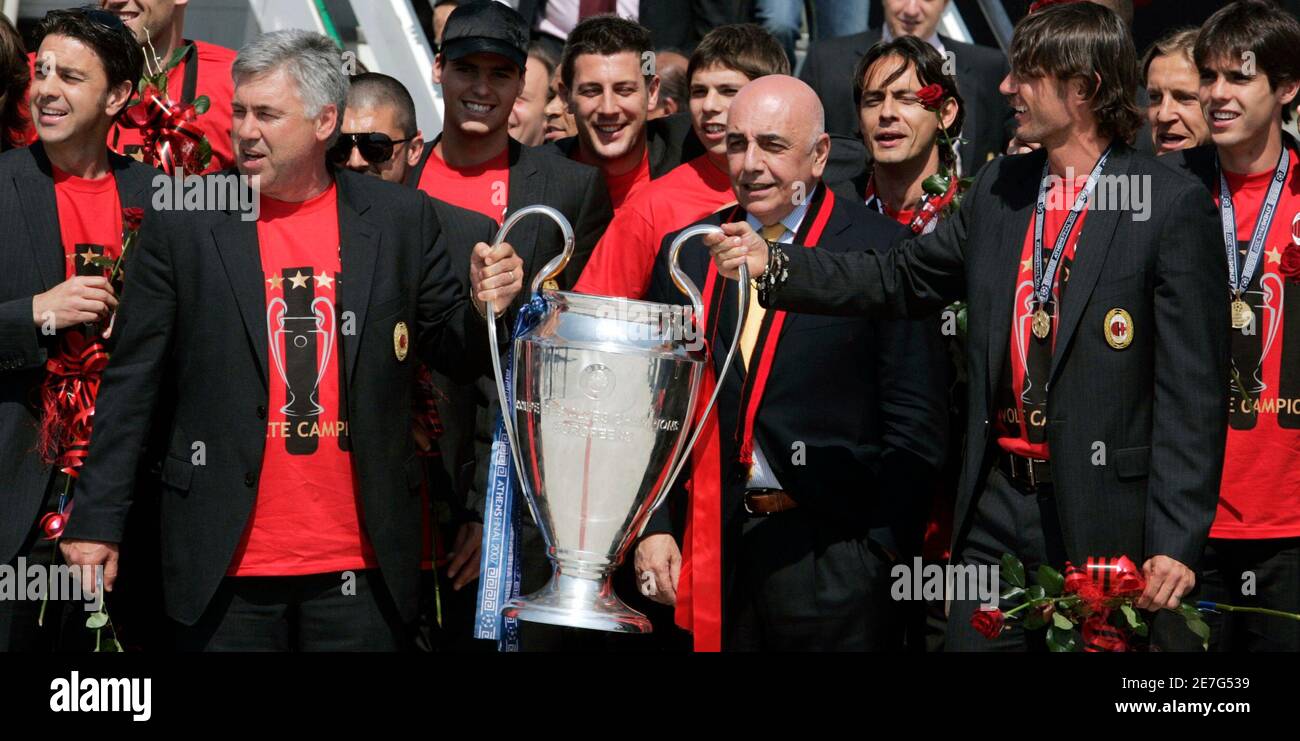 Paolo maldini trophy hi-res stock photography and images - Alamy