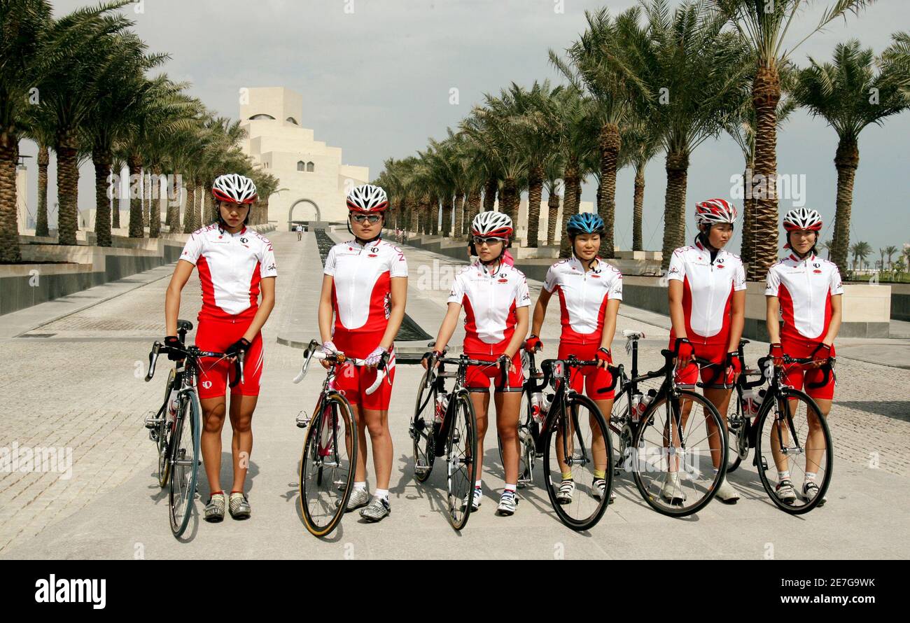 Qatar museum of islamic art tour hi-res stock photography and images ...