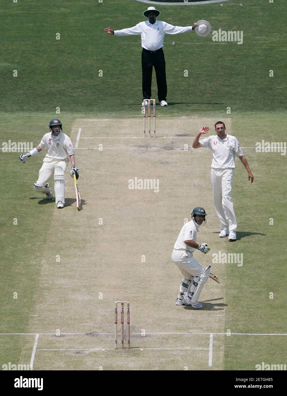 Umpire steve bucknor signals a wide hi-res stock photography and images ...