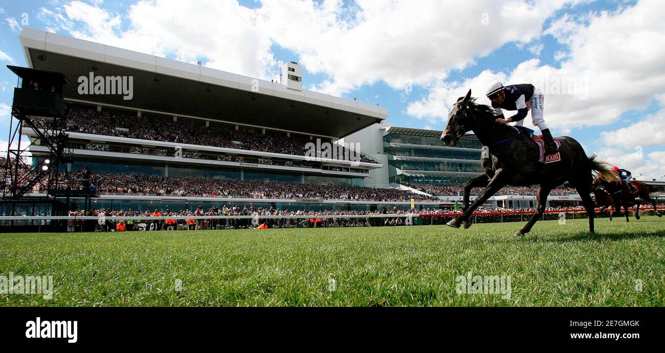 Melbourne cup horse racing hi-res stock photography and images - Alamy