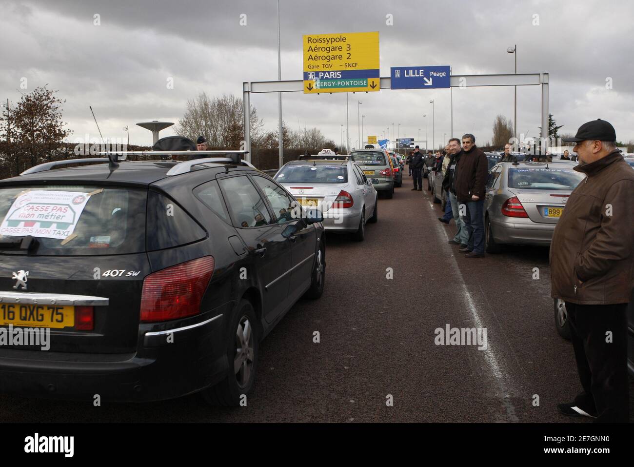 6 lane motorway hi-res stock photography and images - Alamy