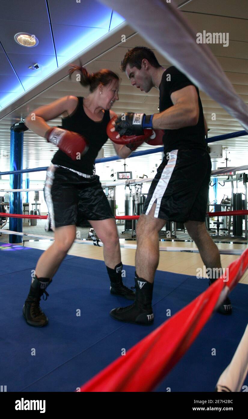 Floating boxing ring hi-res stock photography and images - Alamy