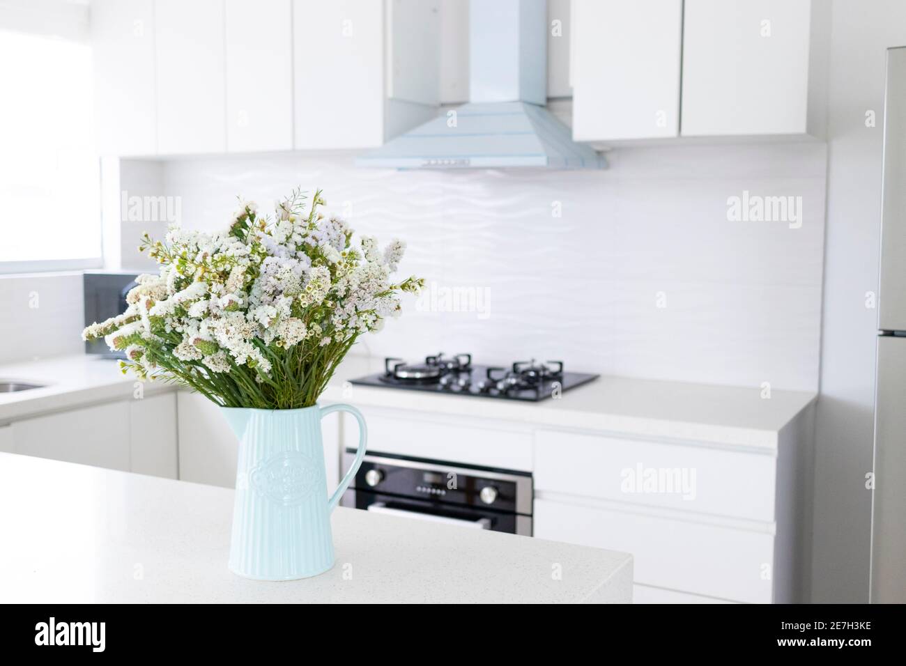 Vase flowers contemporary kitchen hi-res stock photography and images ...