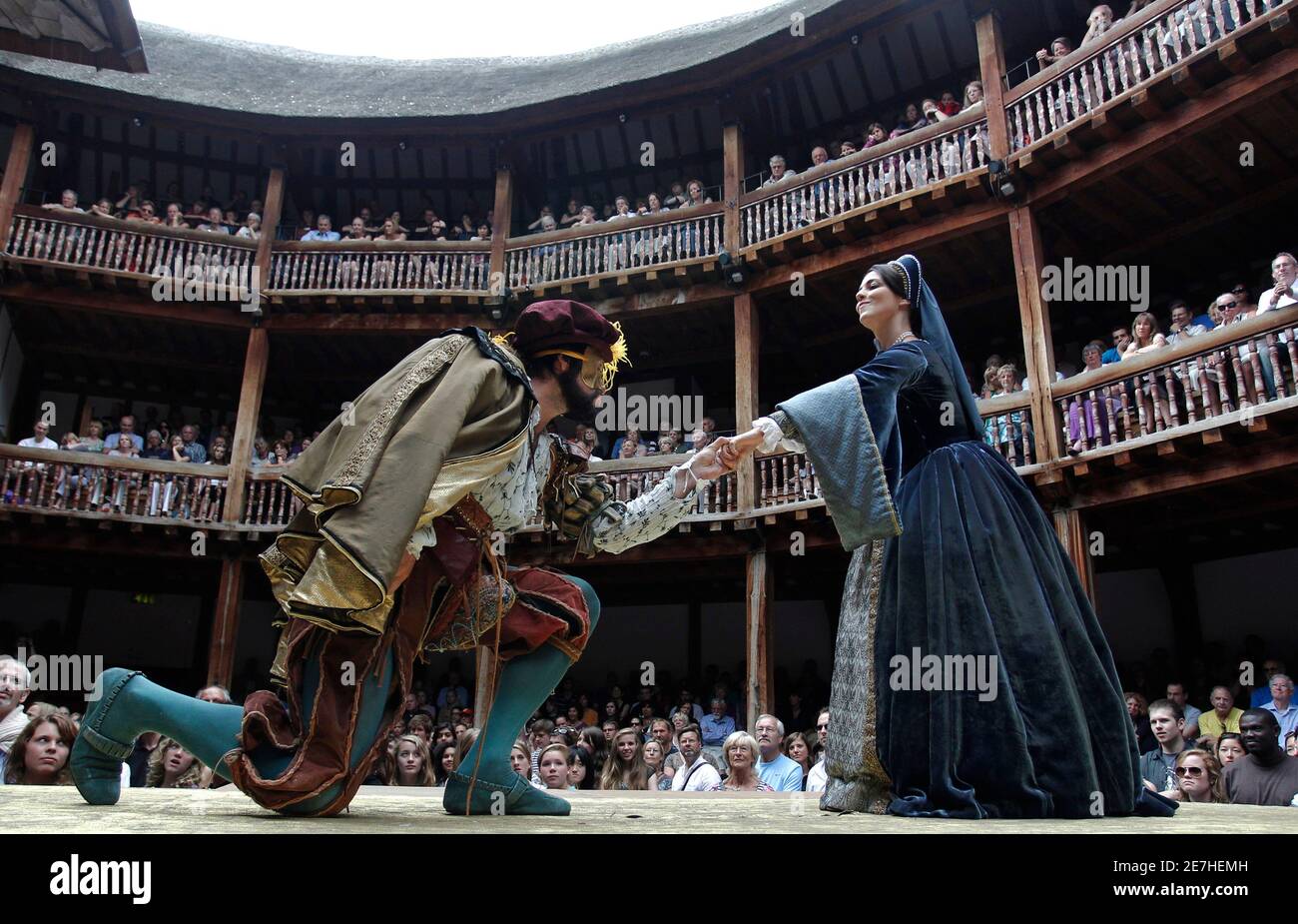 The original globe theatre in london hi-res stock photography and ...