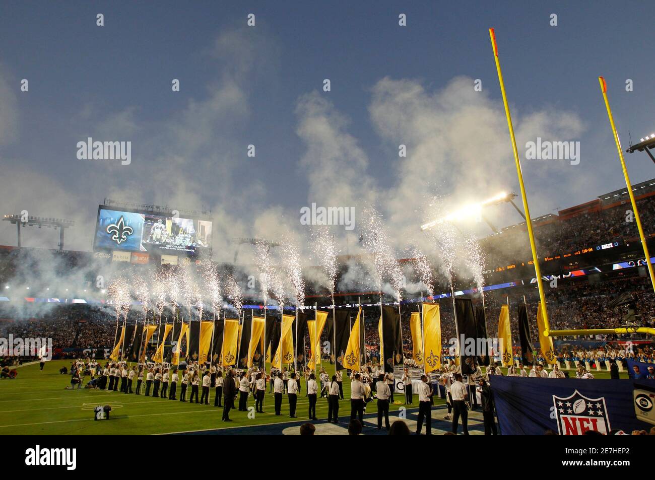 Super bowl stadium fireworks hi-res stock photography and images - Alamy