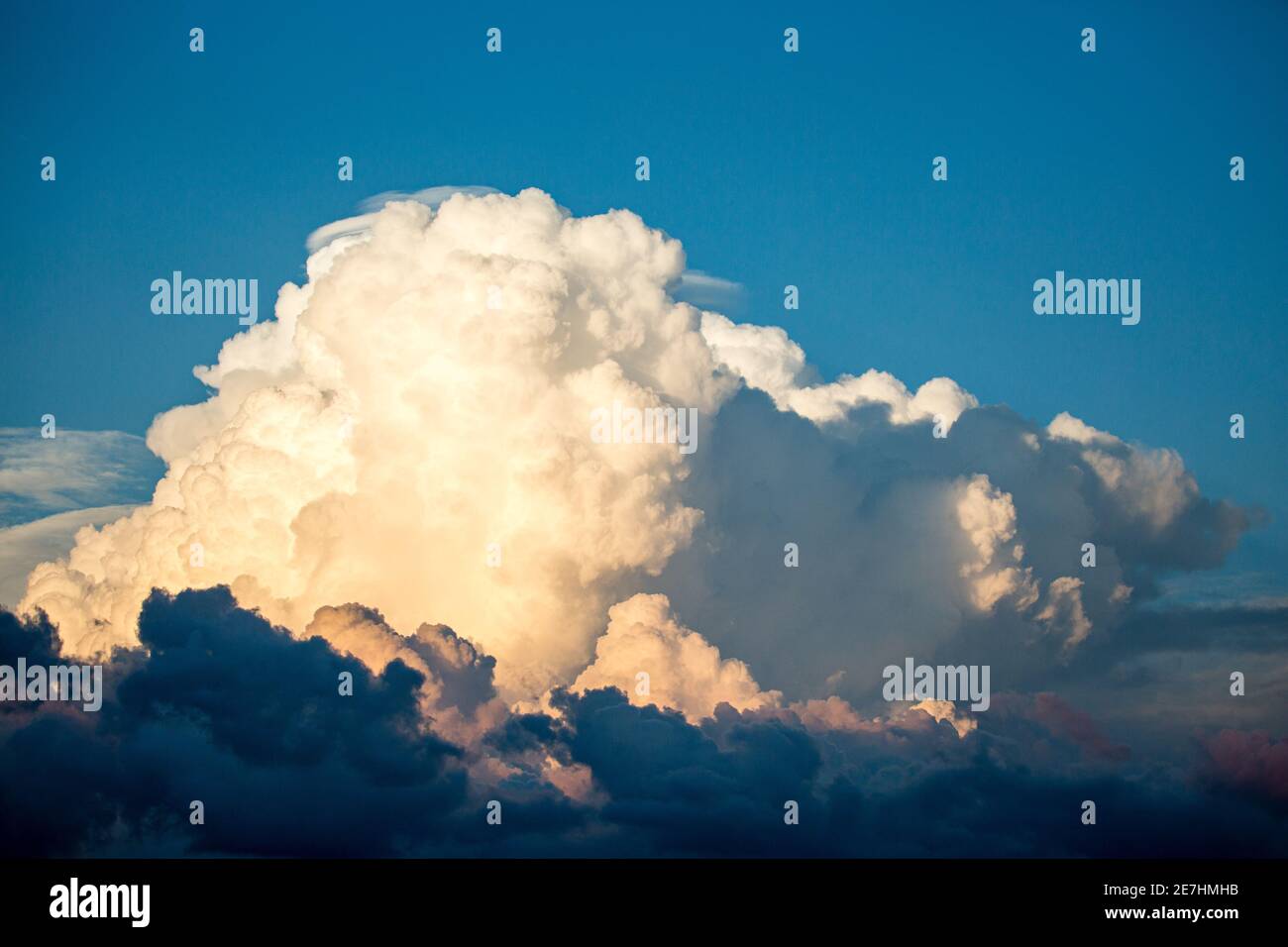 Weather cumulus horizontal hi-res stock photography and images - Alamy