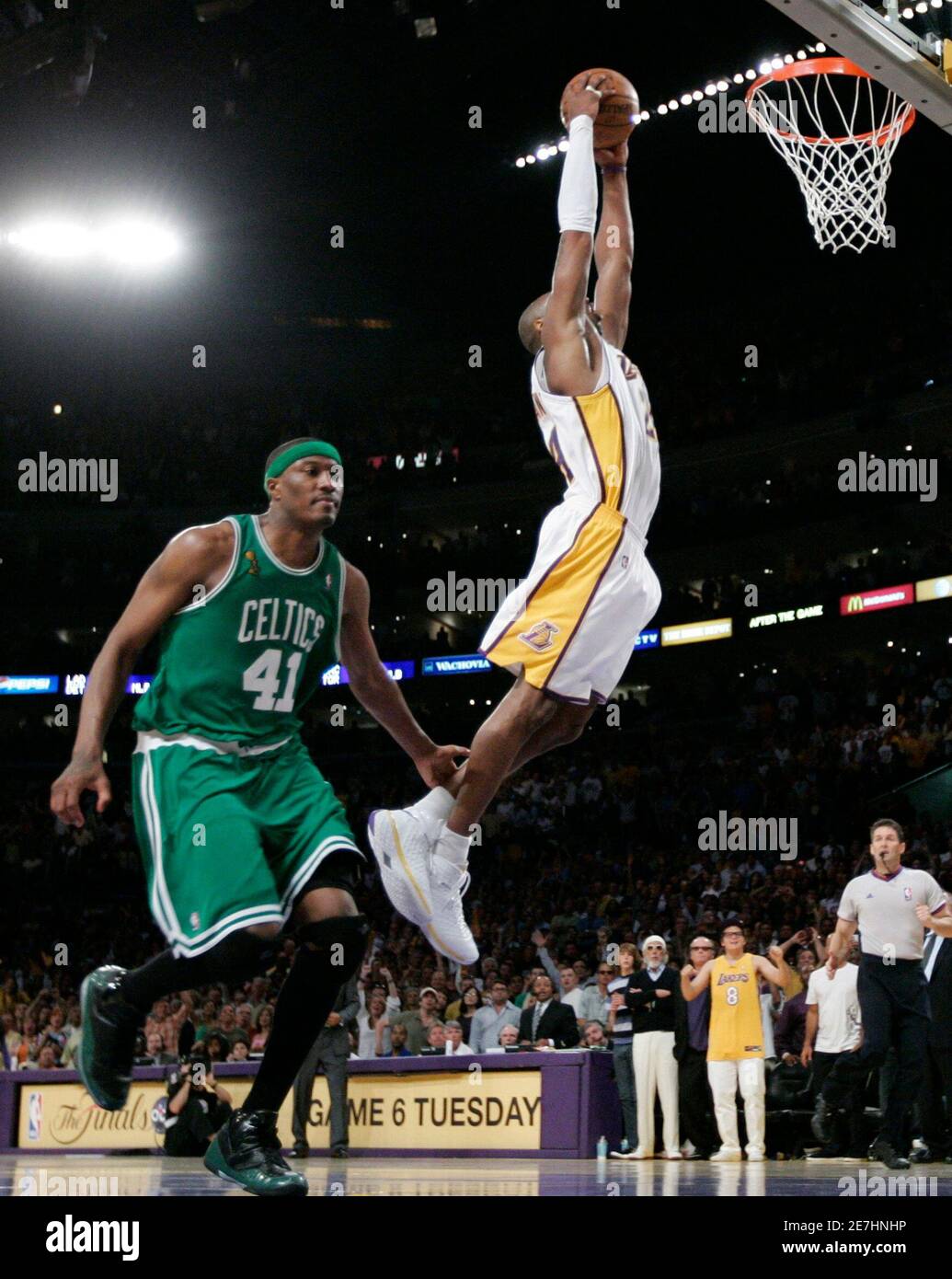Kobe Bryant Dunk High Resolution Stock Photography and Images - Alamy