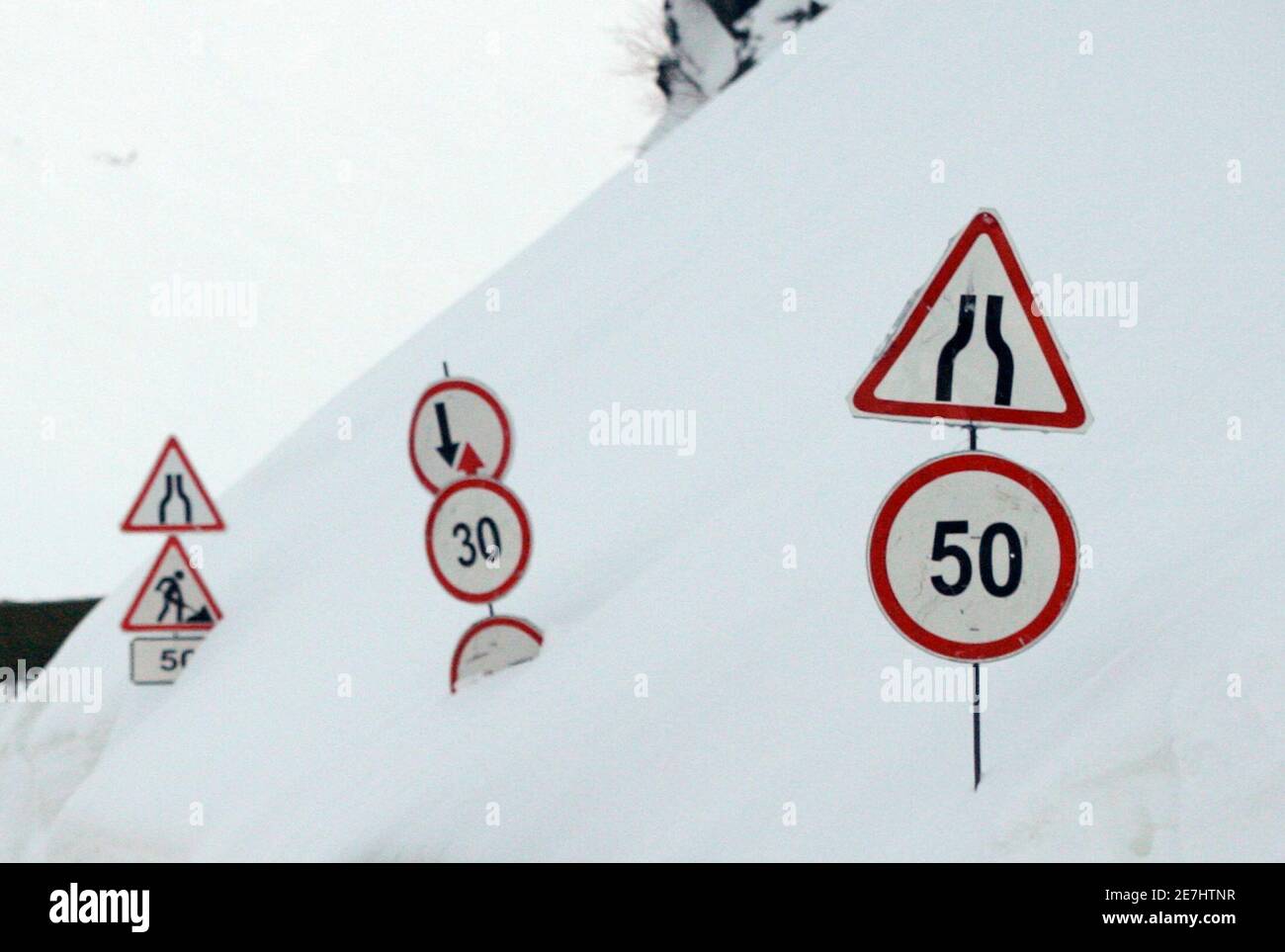 Russian traffic signs hi-res stock photography and images - Alamy