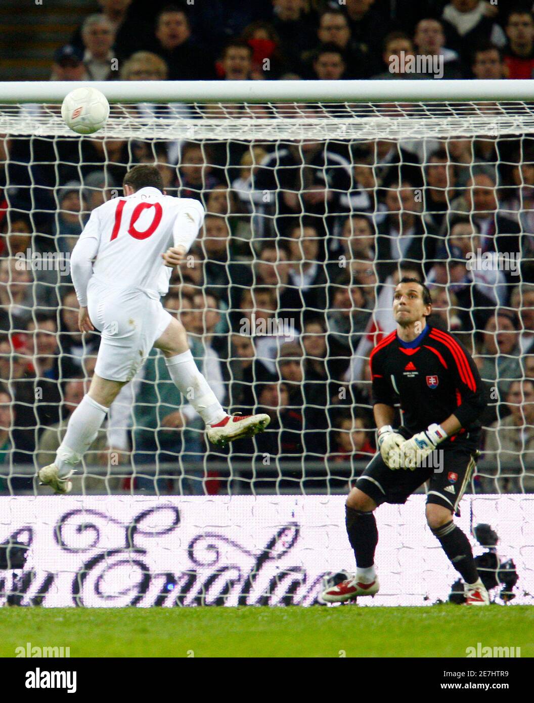 Englands wayne rooney heads at goal hi-res stock photography and images ...