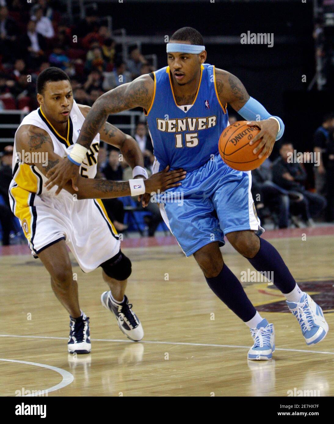 L dribbles past hi-res stock photography and images - Alamy