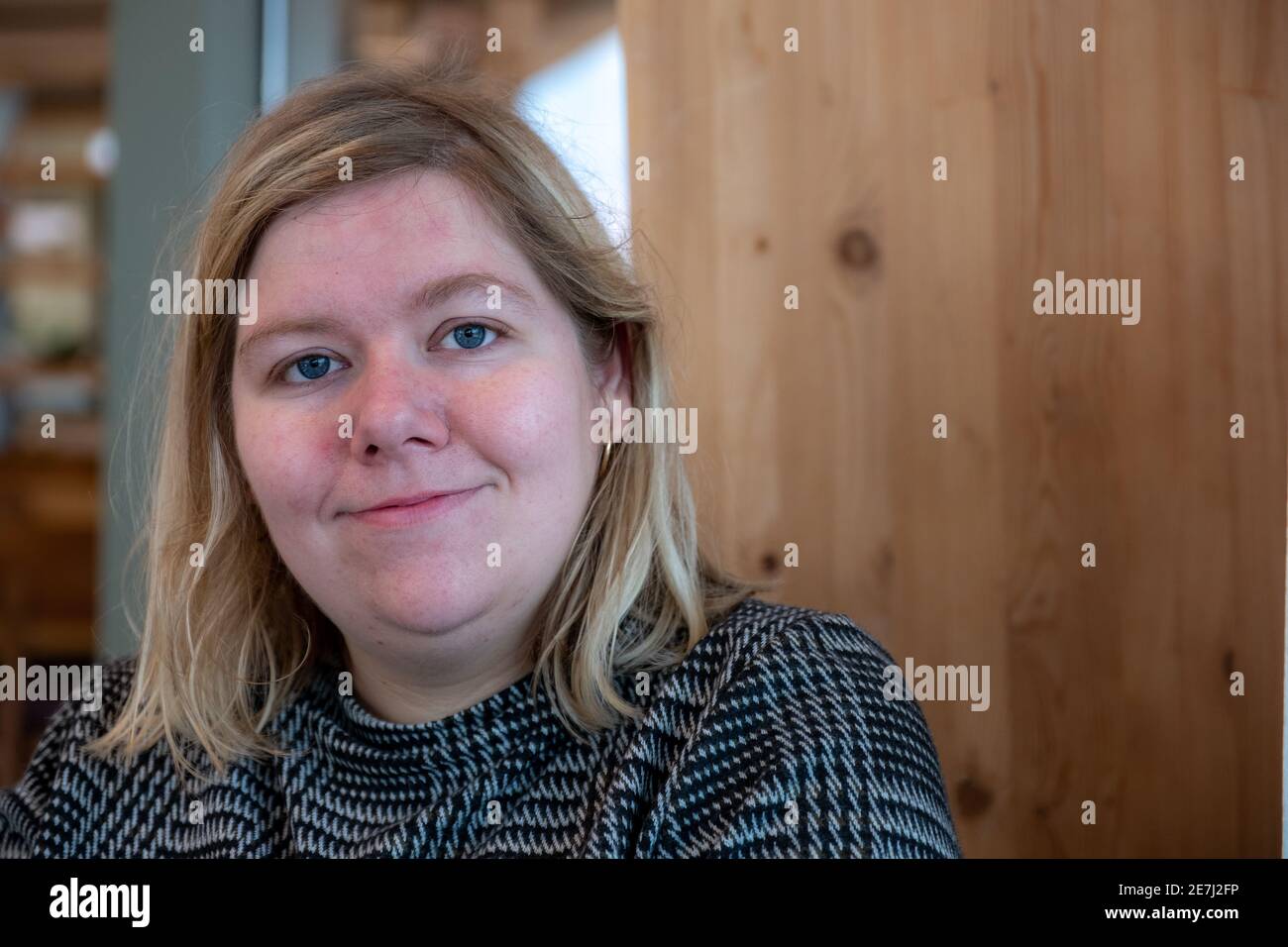 Laura, smiling young adult Stock Photo - Alamy