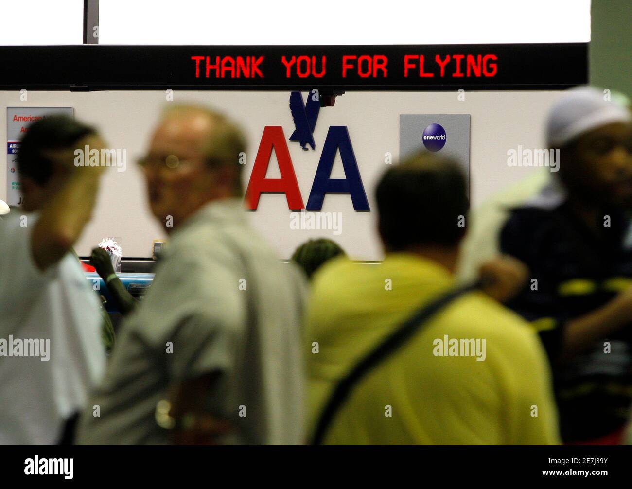 United airline check in counter hi-res stock photography and images - Alamy