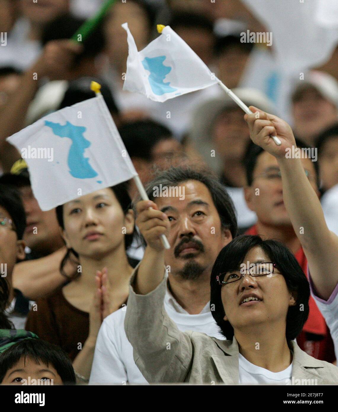 Two flags stadium hi-res stock photography and images - Alamy