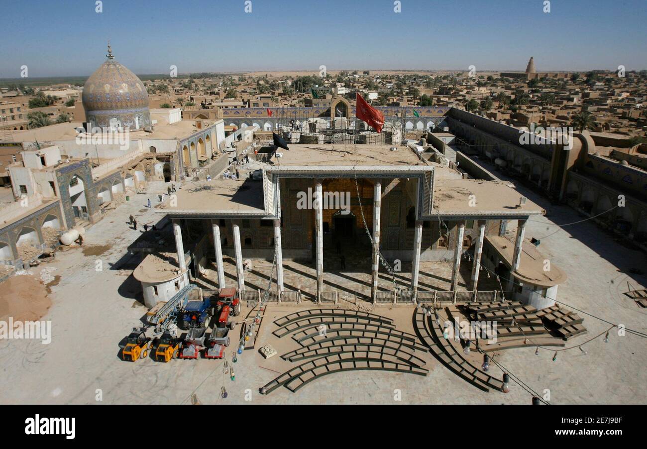 Golden mosque samarra hi-res stock photography and images - Alamy
