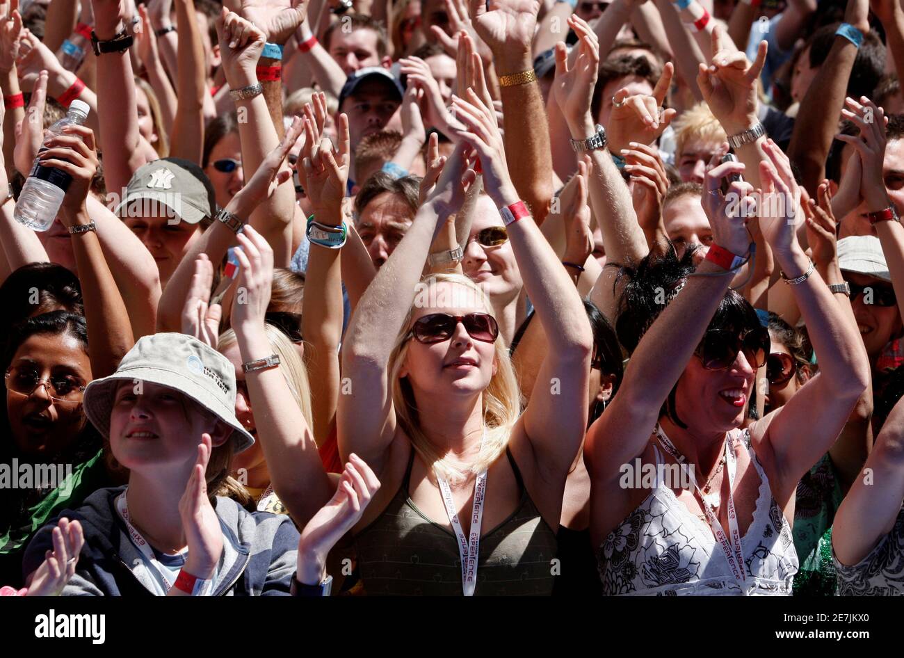 Al gore wembley stadium hi-res stock photography and images - Alamy