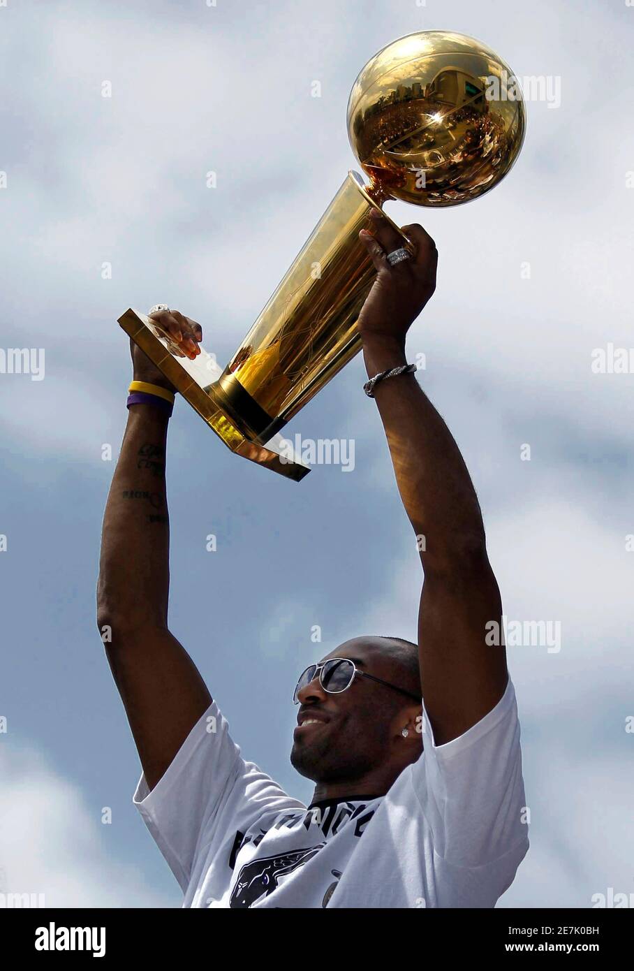 Kobe bryant nba championship trophy hi-res stock photography and images ...