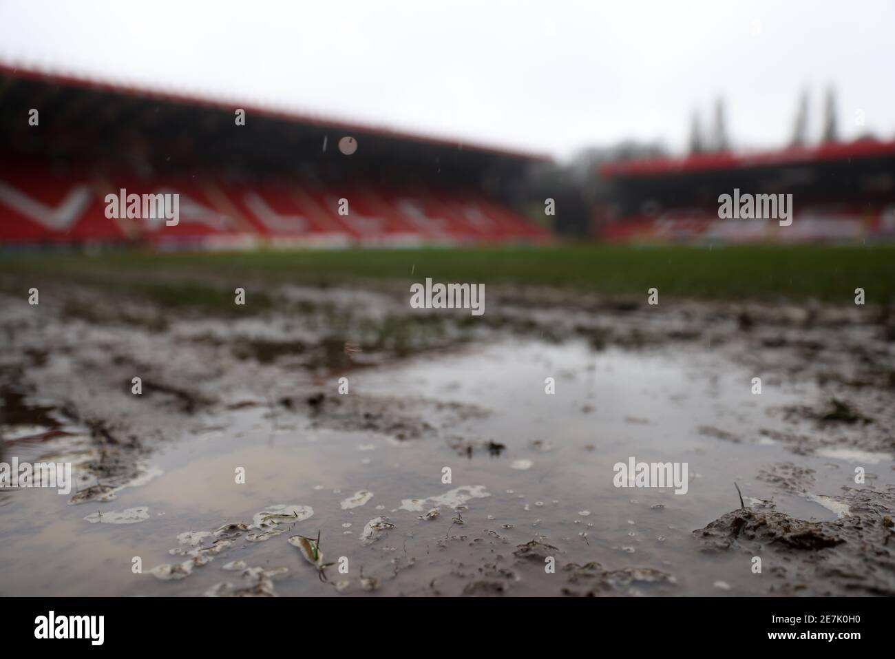 Football on waterlogged pitch hi-res stock photography and images - Alamy