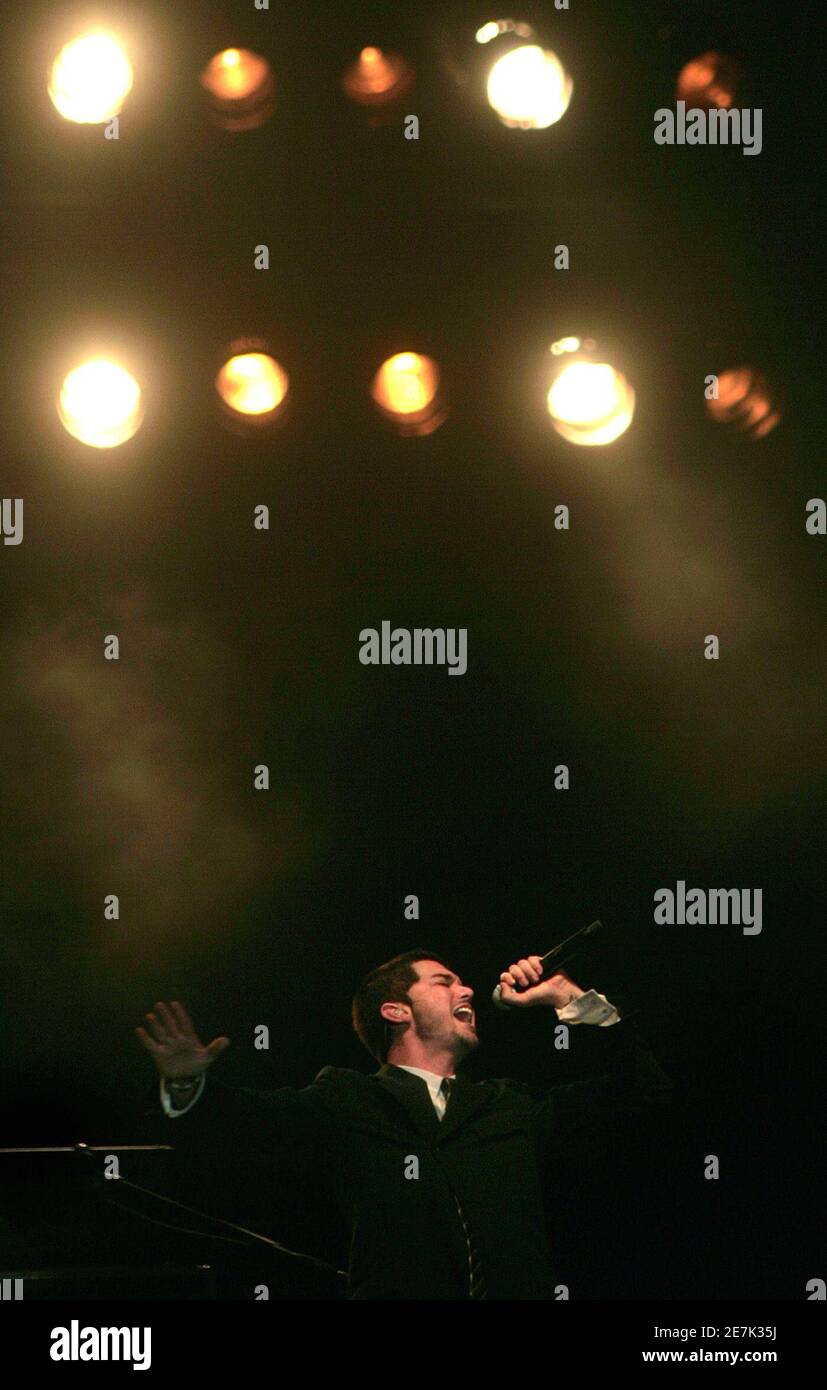 Lead vocalist of inxs hi-res stock photography and images - Alamy