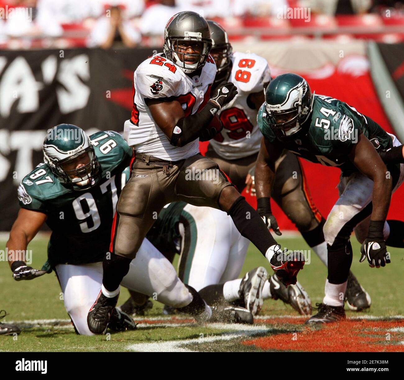 Darwin walker philadelphia eagles hi-res stock photography and images ...