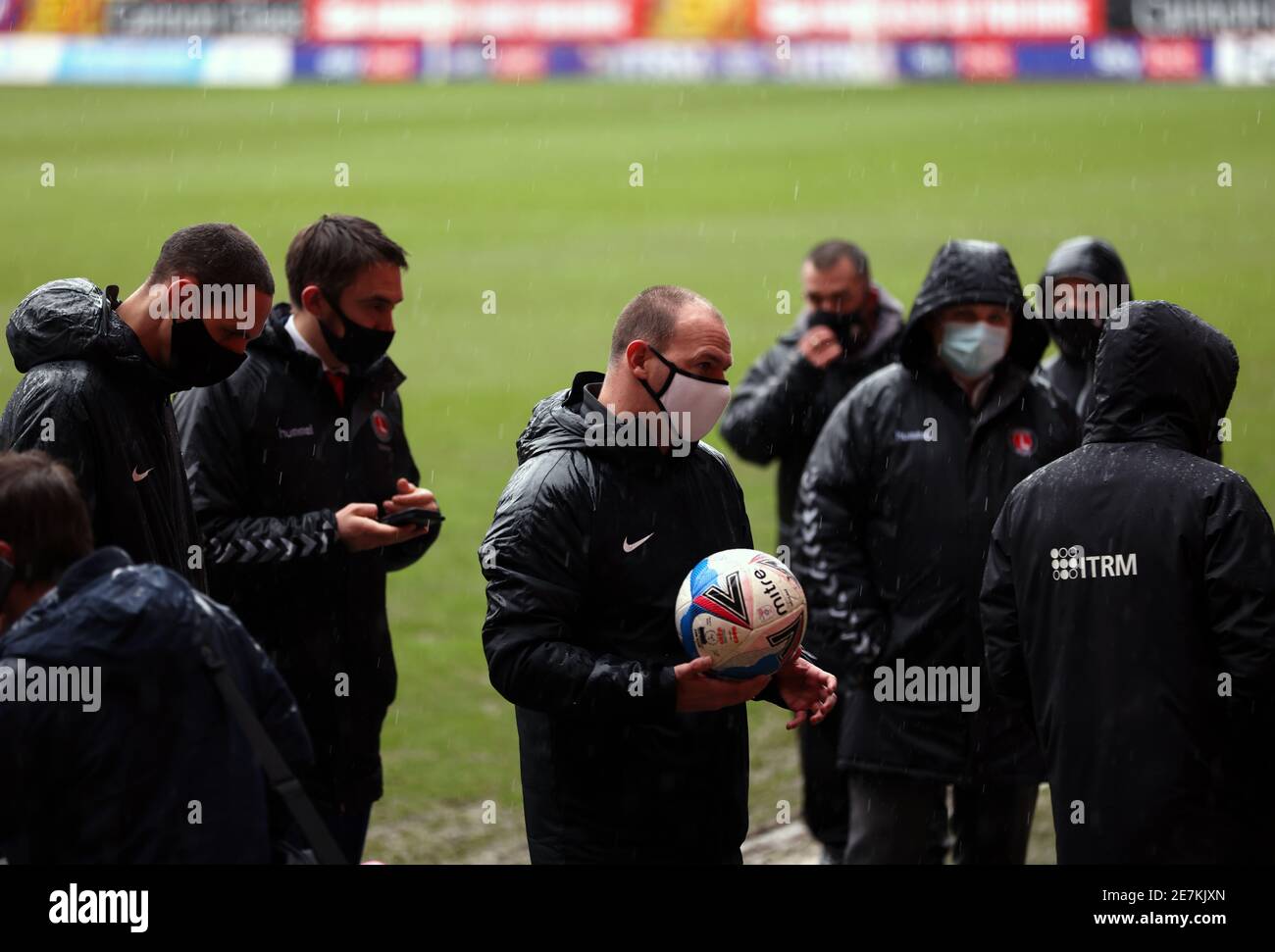 Referee does pitch inspection hi-res stock photography and images - Alamy