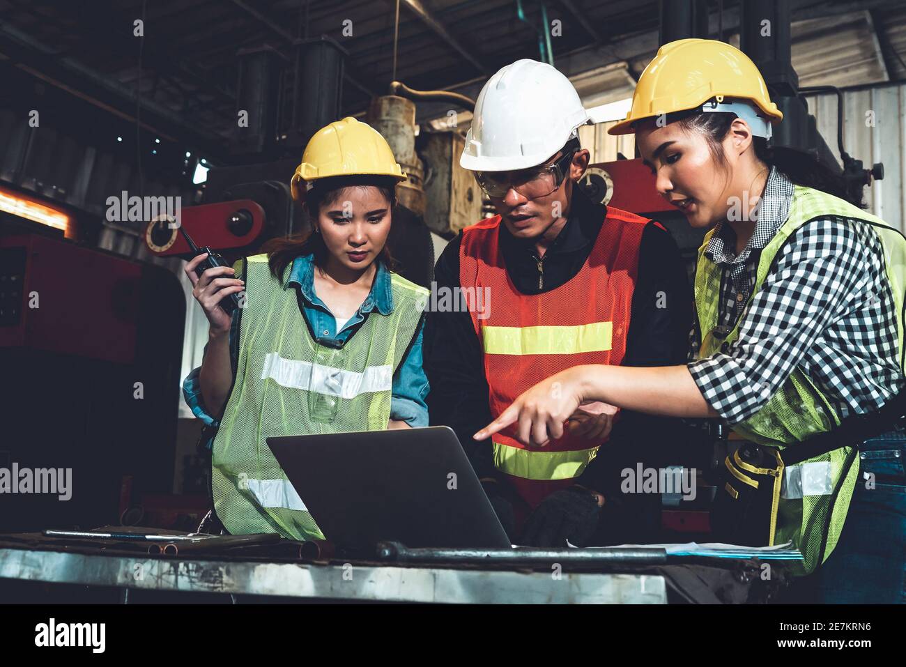 Female japanese construction workers hi-res stock photography and ...