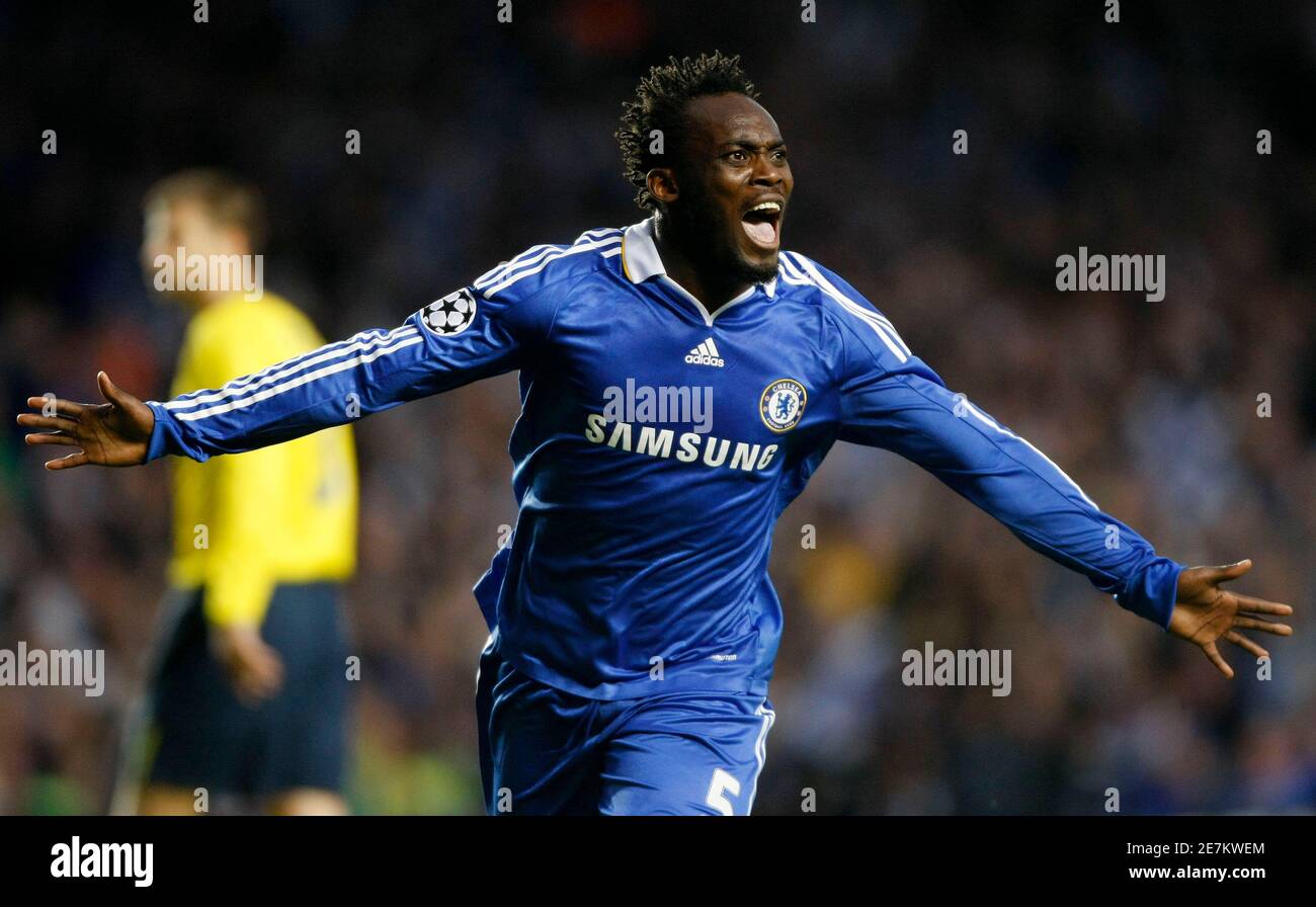 Essien barcelona goal hi-res stock photography and images - Alamy