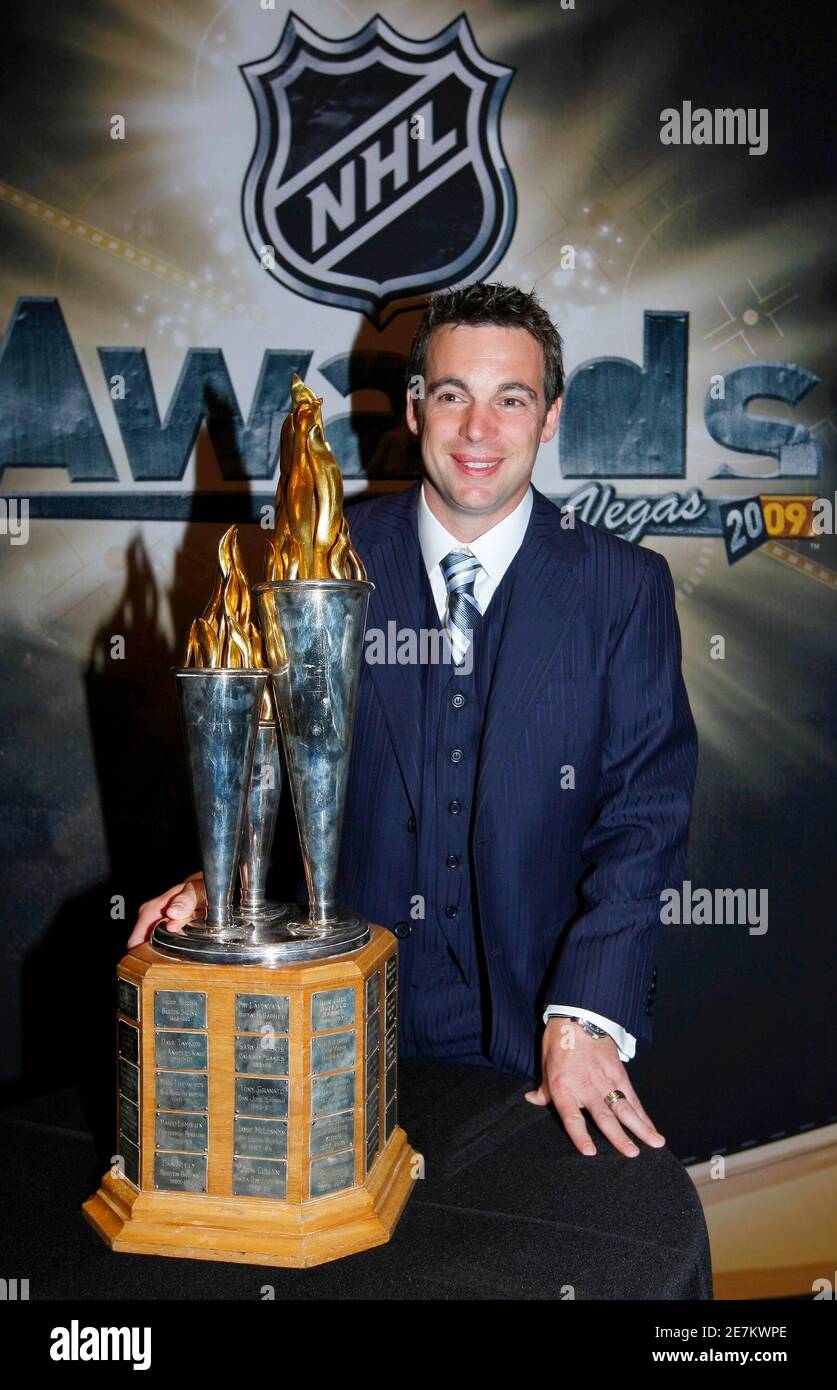 Bill masterton memorial trophy hi-res stock photography and images - Alamy