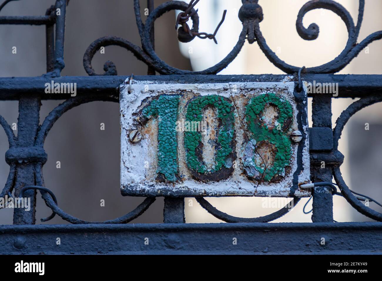 Green sign with white lettering hi-res stock photography and images - Alamy