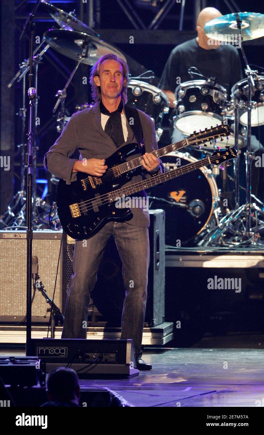 Genesis band rock hi-res stock photography and images - Alamy