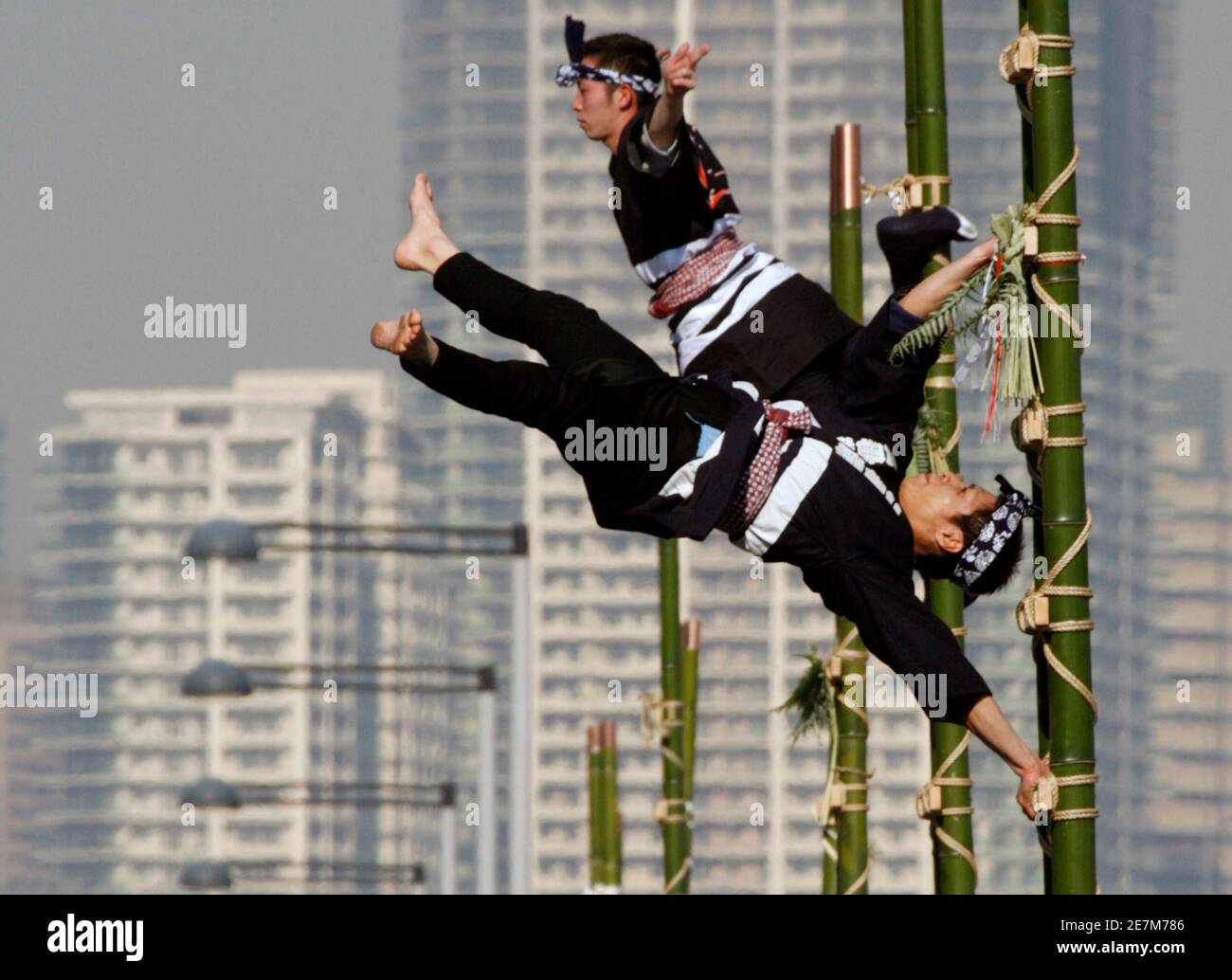 Traditional japanese firefighters hi-res stock photography and images ...