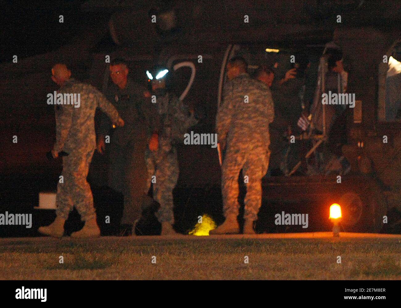 Military personnel posing hi-res stock photography and images - Alamy