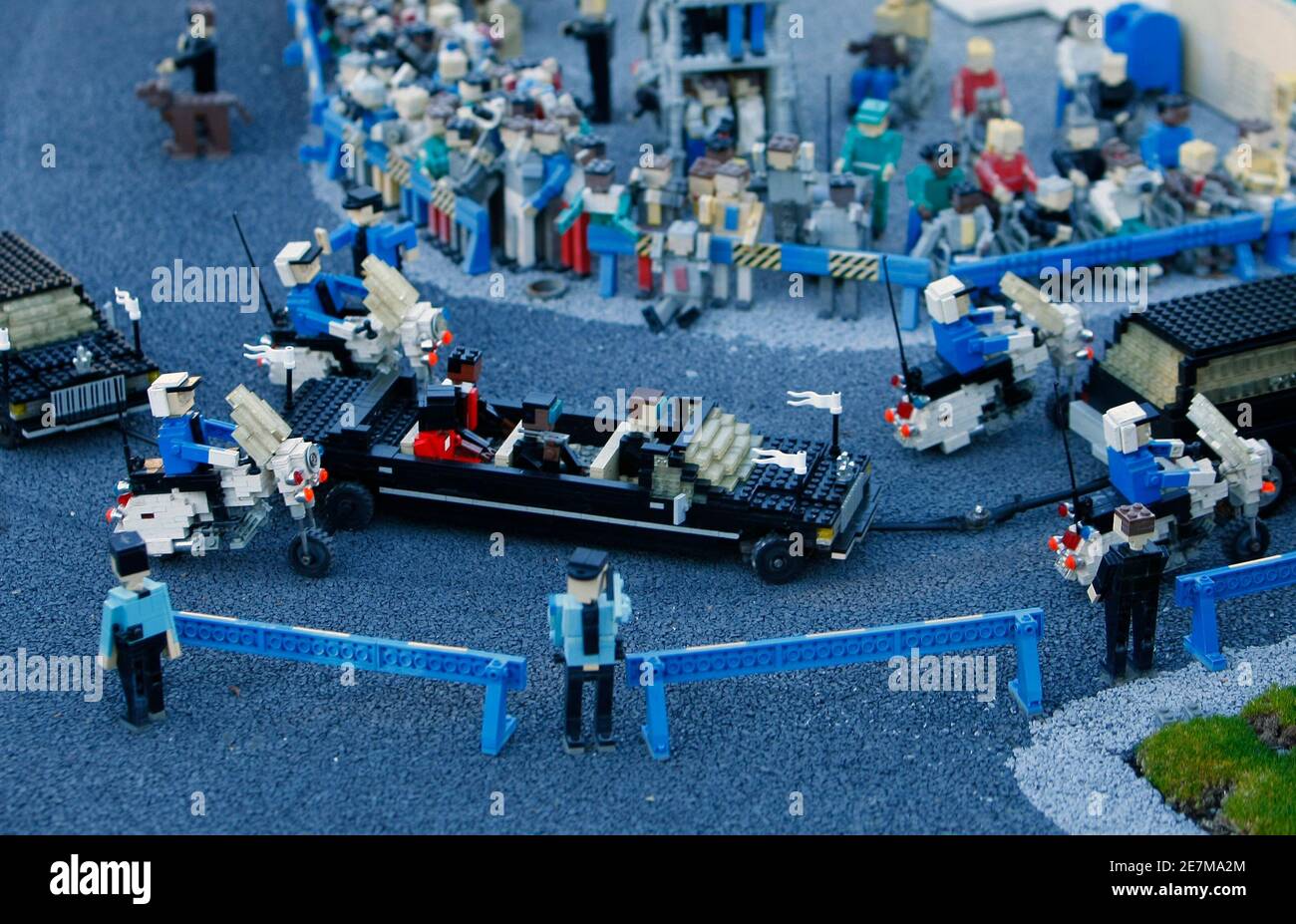 News travel lego hi-res stock photography and images - Alamy