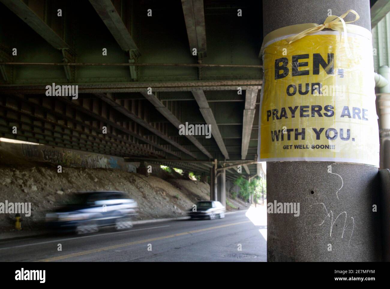 Ben roethlisberger steelers sign hi-res stock photography and images ...