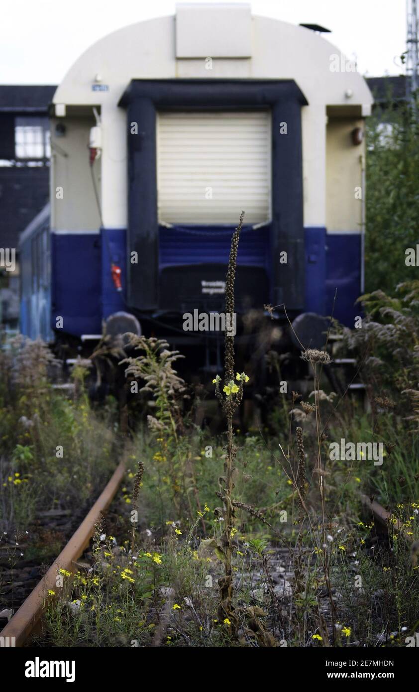 Dead end railway hi-res stock photography and images - Alamy