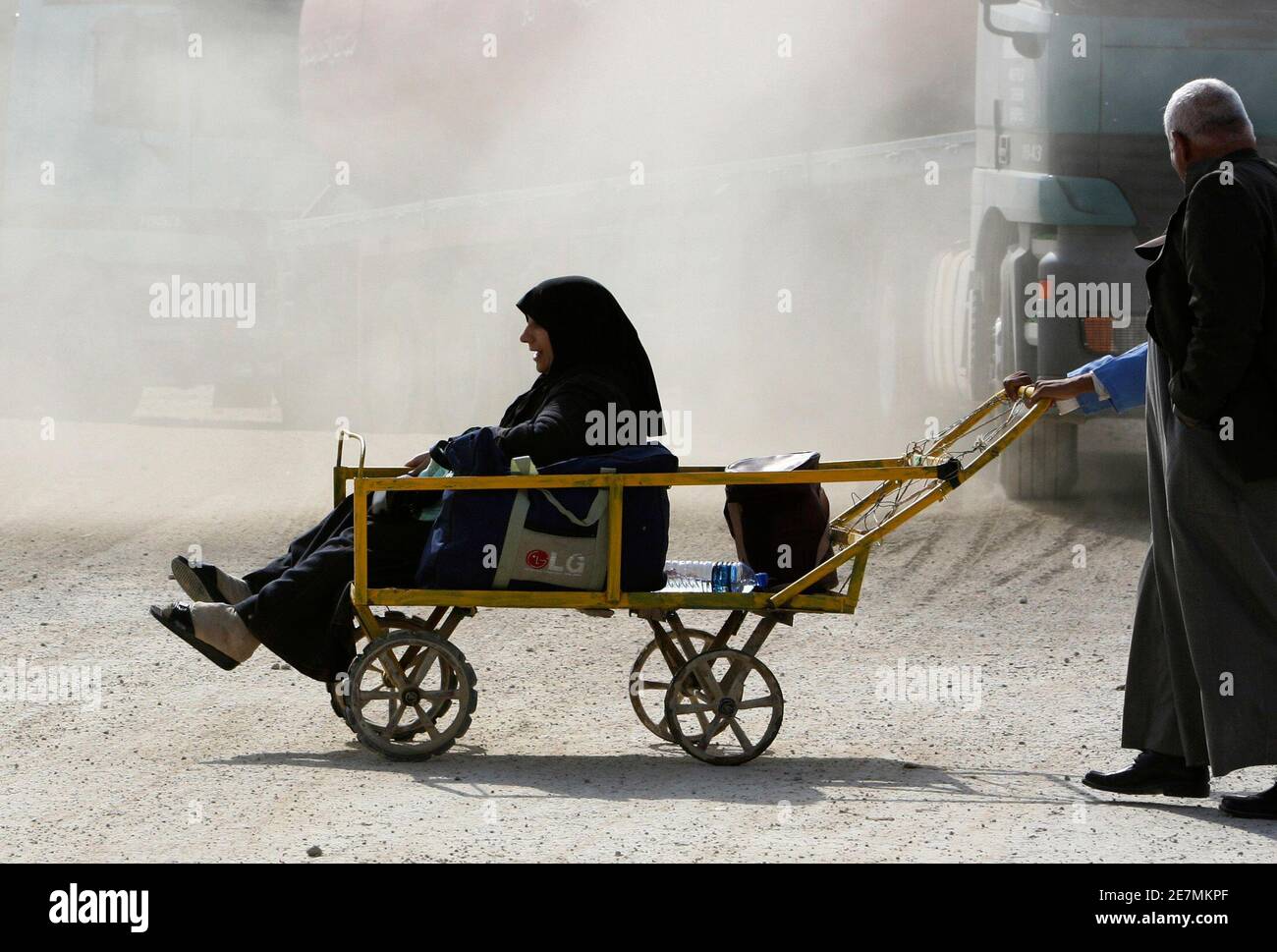 Chador iraq not hijab hi-res stock photography and images - Alamy