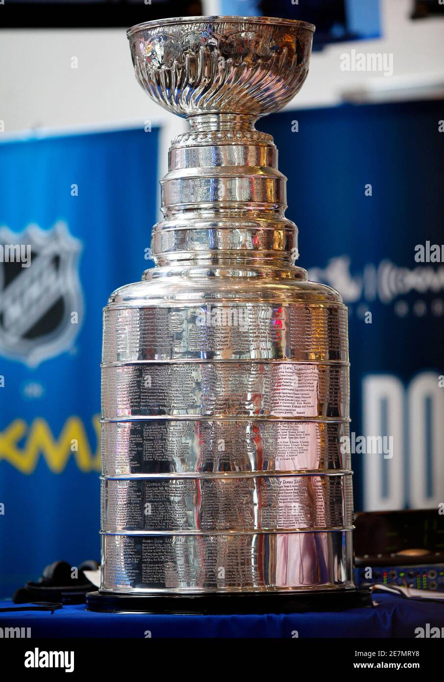 Stanley cup trophy hi-res stock photography and images - Alamy