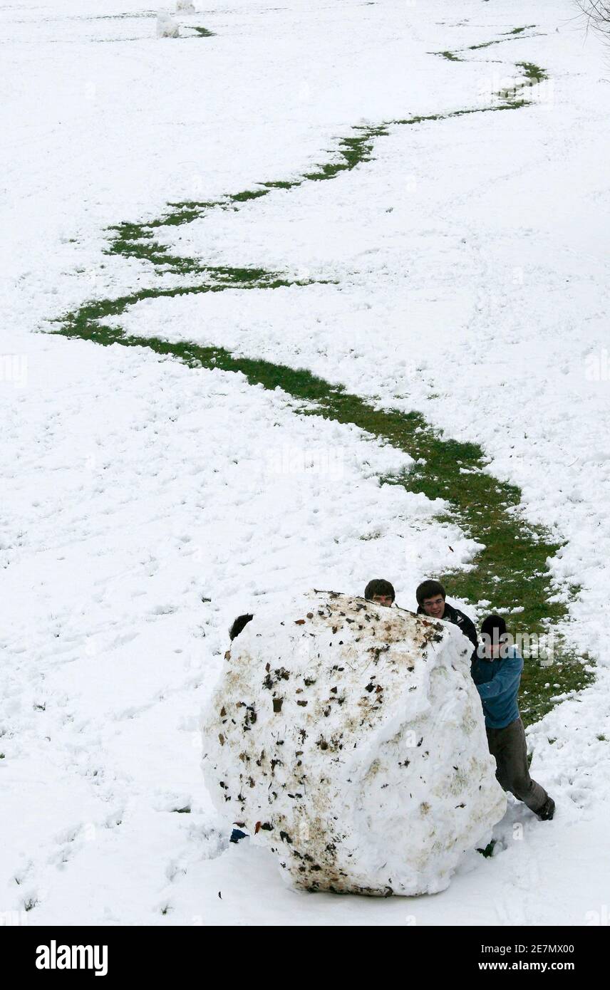 Giant snowball hi-res stock photography and images - Alamy