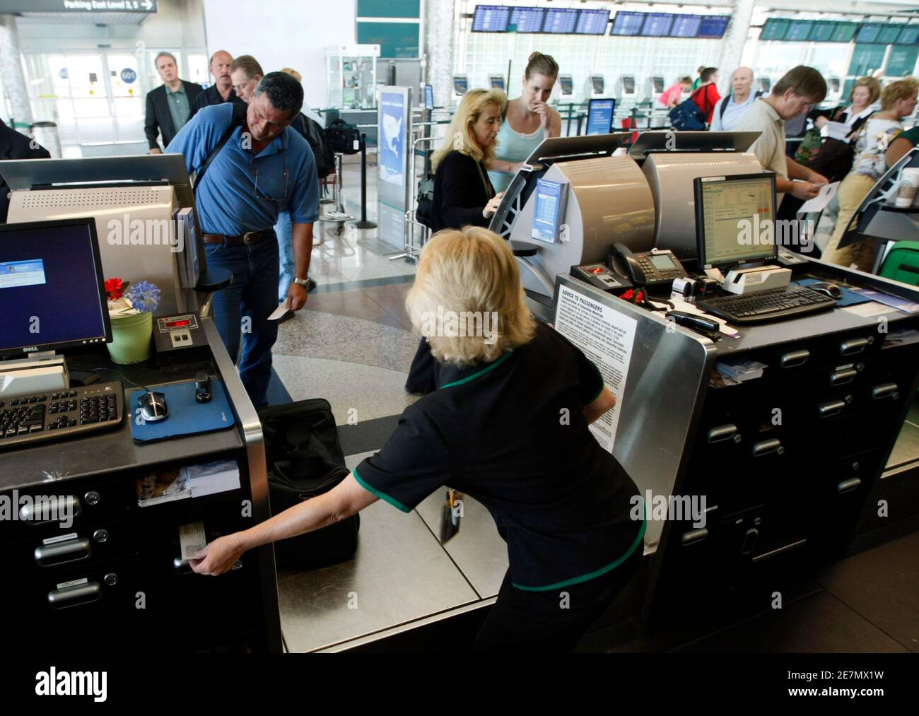United airlines customer service agent hi-res stock photography and ...