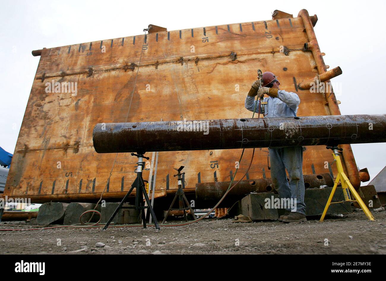 Oil spill containment system hi-res stock photography and images - Alamy