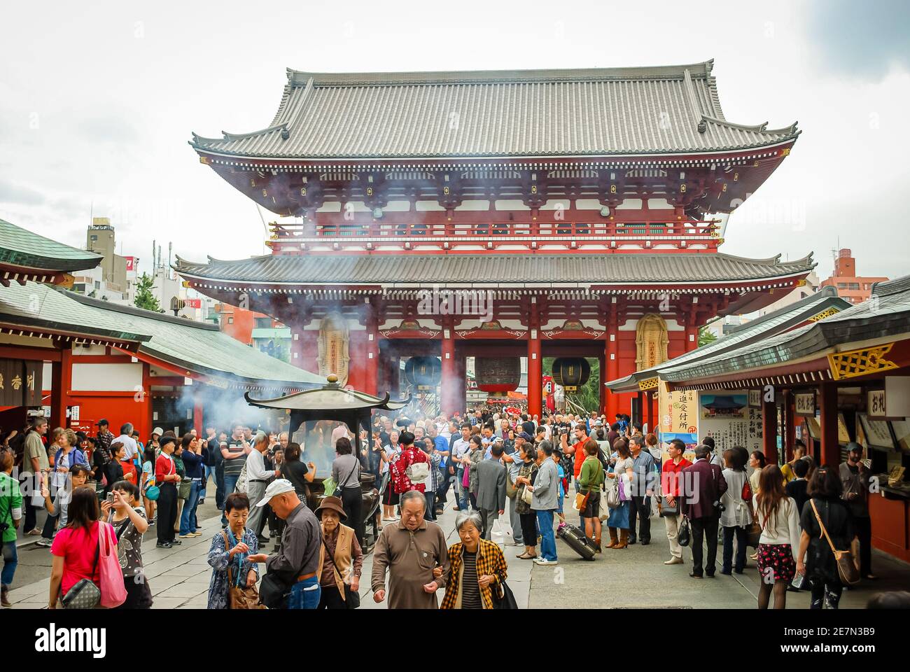 Sensoji shrine hi-res stock photography and images - Alamy