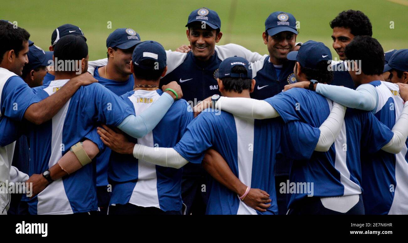 Cricket team india huddle hi-res stock photography and images - Alamy