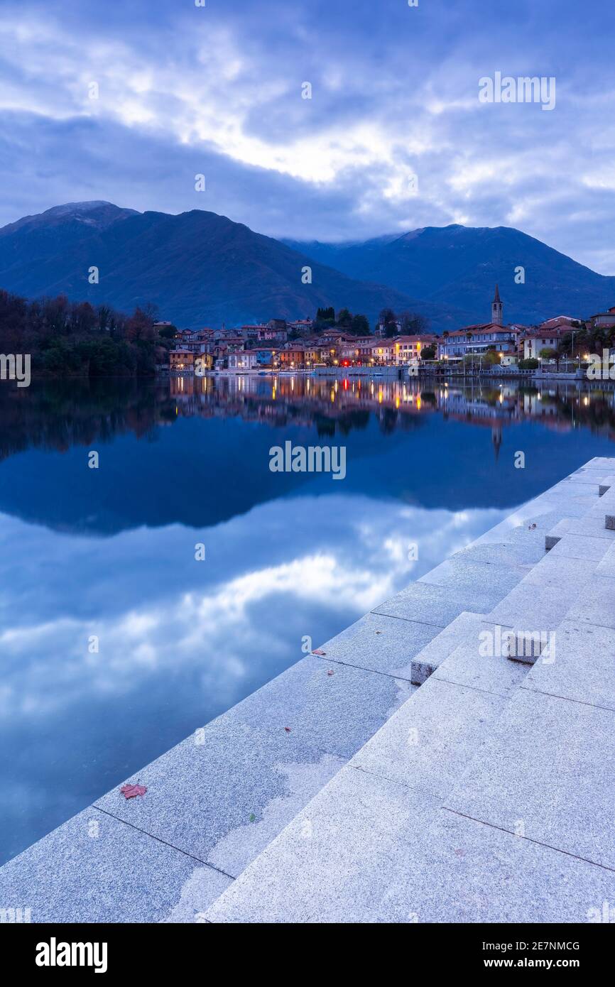 Croce blu hi-res stock photography and images - Alamy