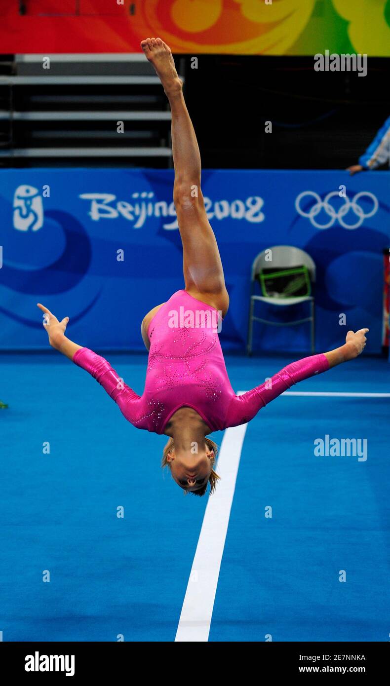 Nastia liukin beam hi-res stock photography and images - Alamy