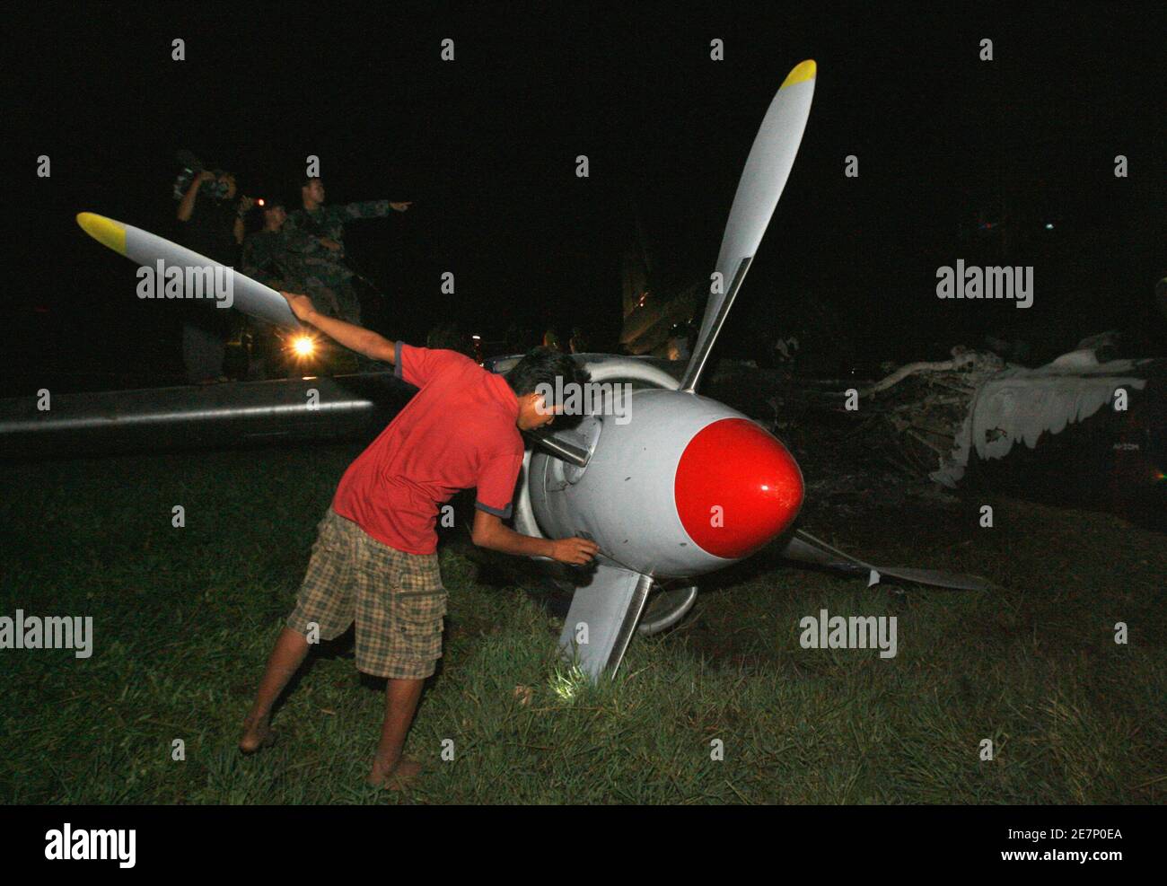 Propeller plane crash hi-res stock photography and images - Alamy