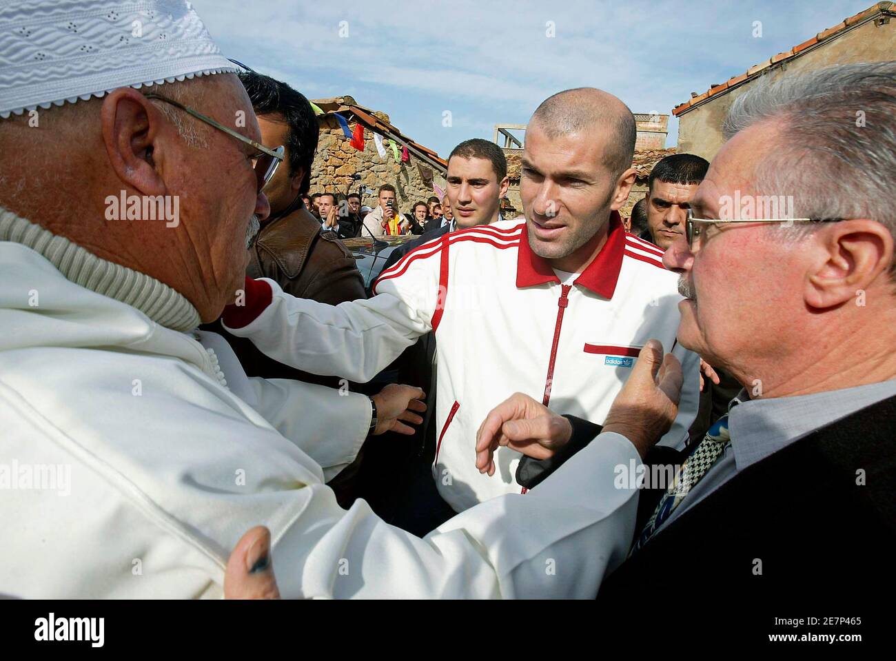 L r french zinedine zidane hi-res stock photography and images - Alamy