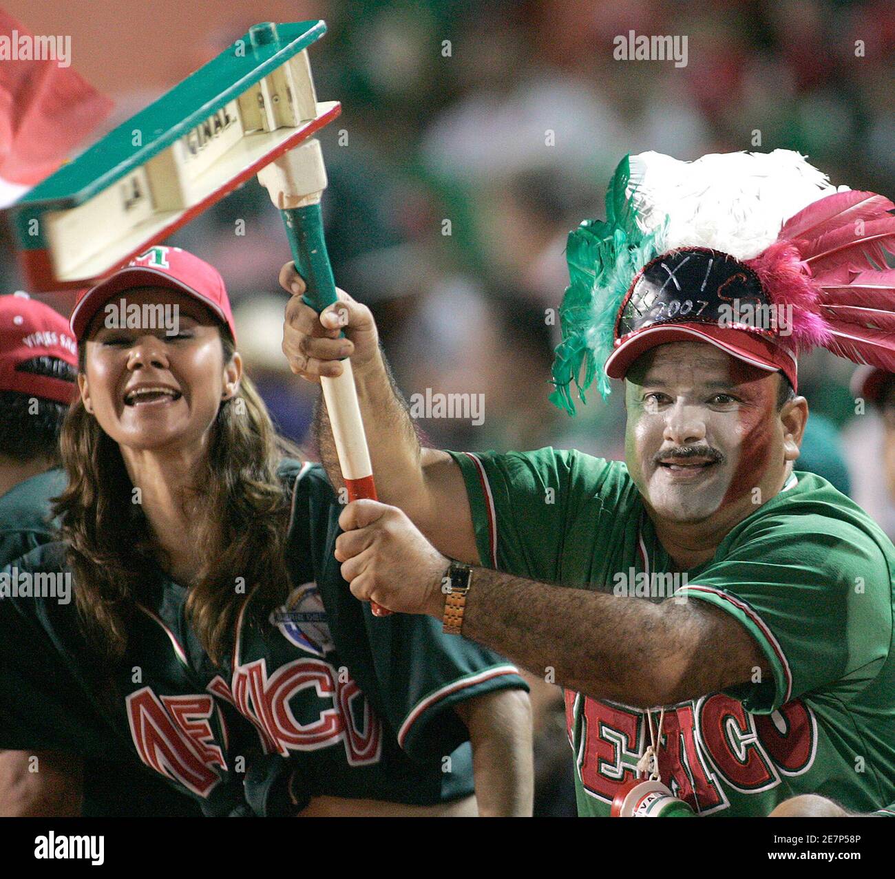 Roberto clemente puerto rico team hi-res stock photography and images ...