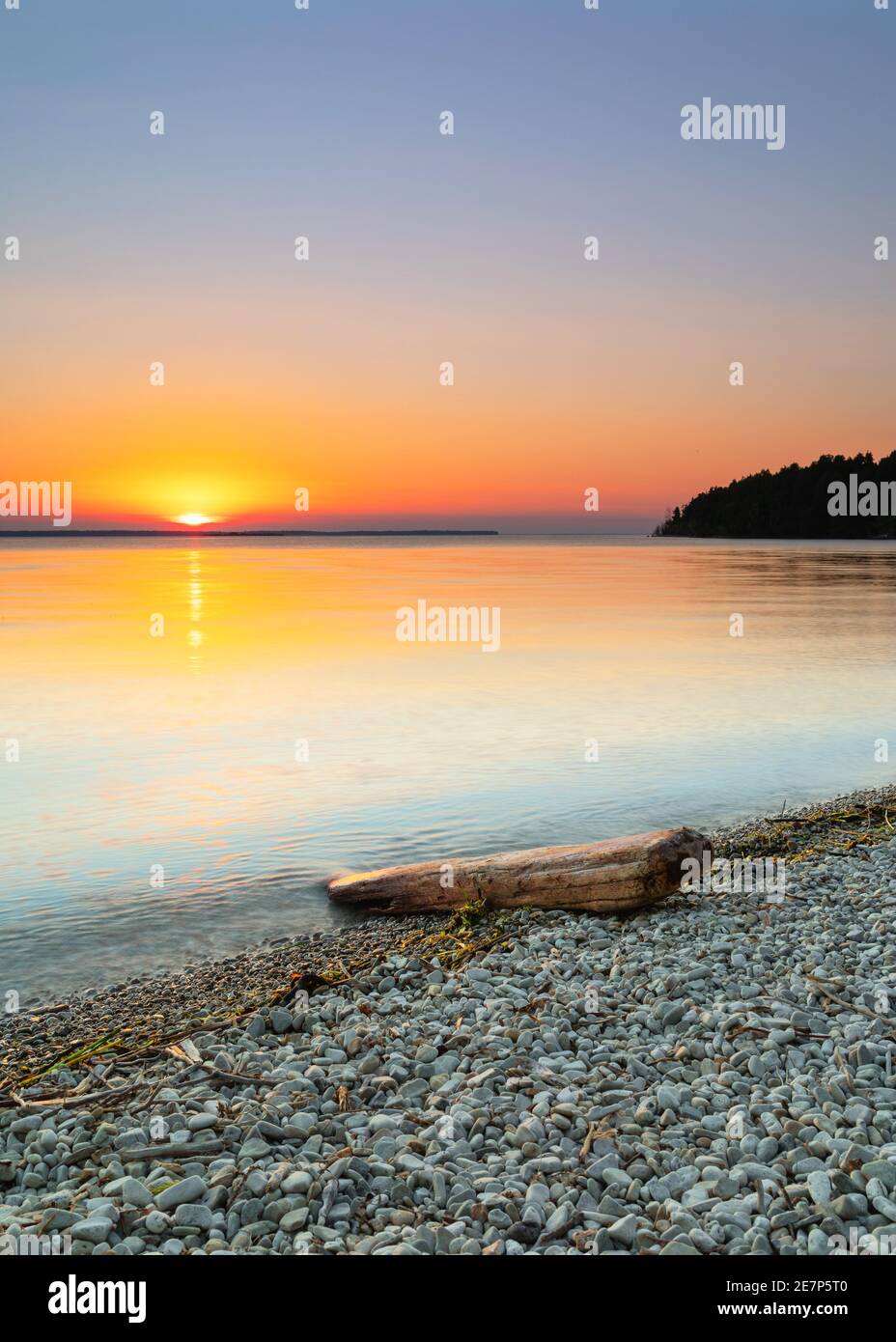 Long shot of island hi-res stock photography and images - Alamy